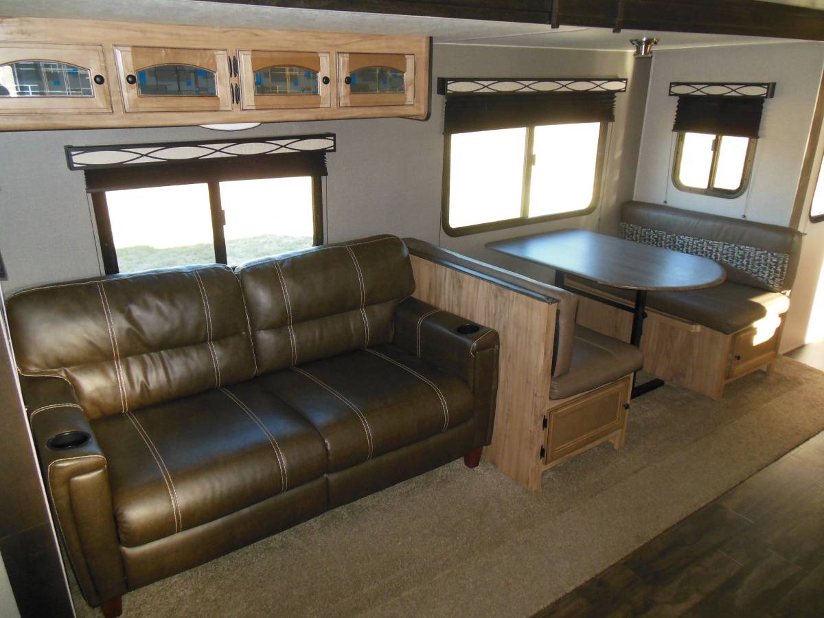 2018 Coachmen Freedom Express 287BHDS | Mark's Auto & RV