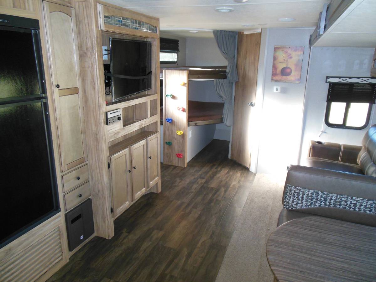 2018 Coachmen Freedom Express 287BHDS | Mark's Auto & RV