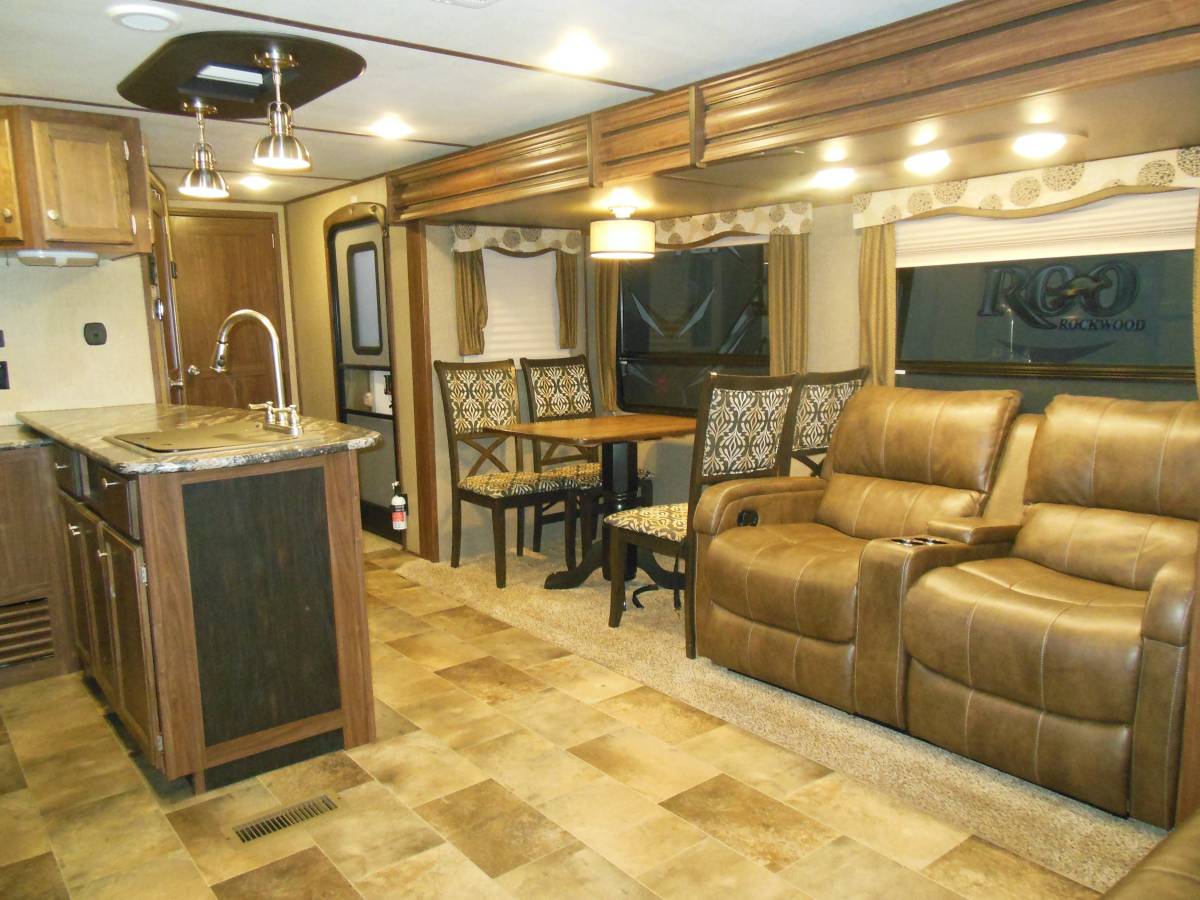 2017 KEYSTONE SPRINTER 319MKS | Mark's Auto & RV